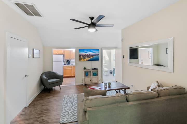 Apt W/ Heated Garage Libertyville Near Naval Base - Barefoot Bay, Mundelein