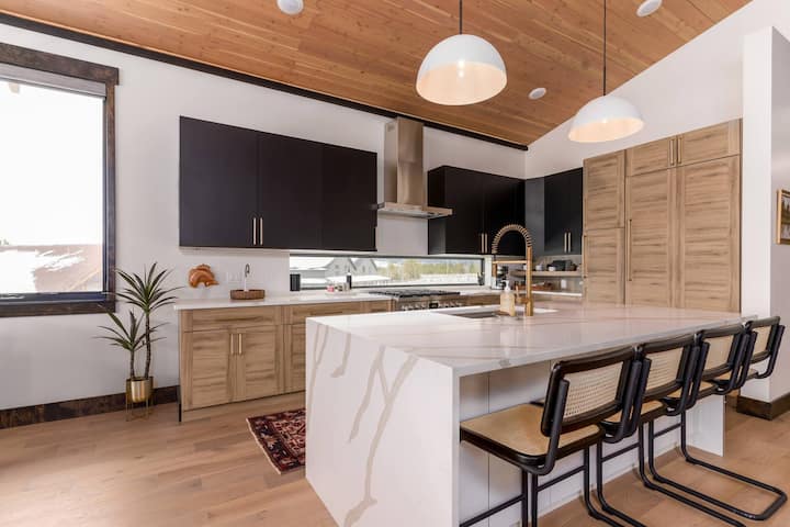 New, Spacious Home At Georgetown - Anaconda, MT