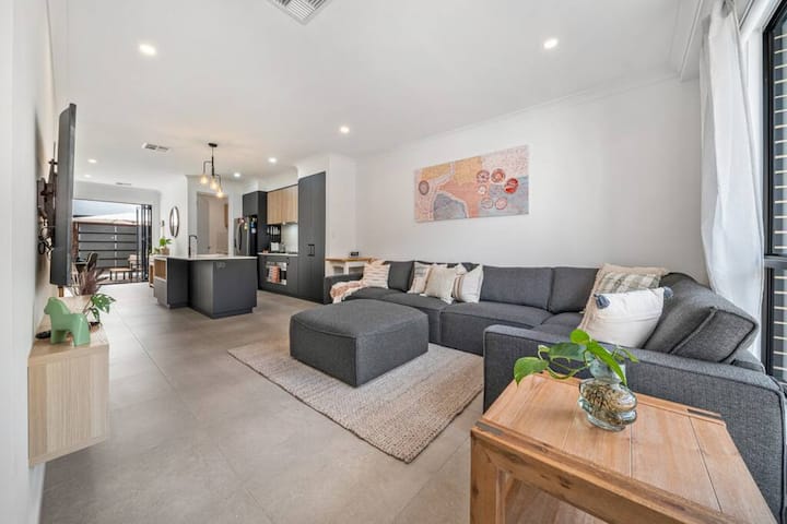 Urban Soul—modern Parklands Stay With Courtyard - Port Adelaide