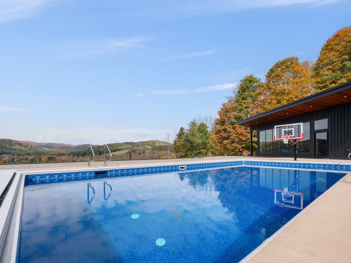 Casita Alta: Main House & Pool House W/ Pool Use - Woodstock, VT