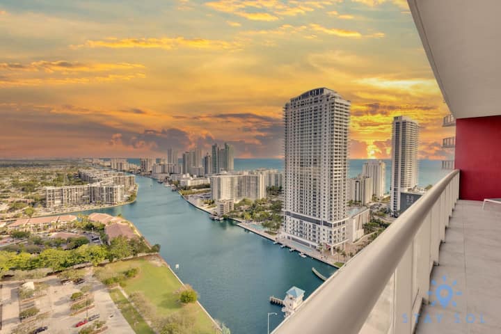 Breathtaking 31st Fl, Amazing Pool, Penthouse View - Hallandale Beach, FL
