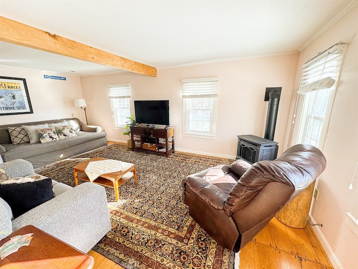 Cozy Farmhouse - Close To Skiing! - Stowe, VT