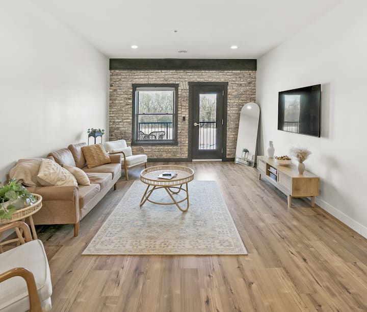 Posh Condo In The Amazing Rail District! - North Dakota