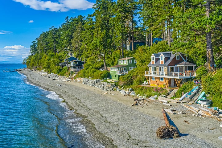 Beachfront Studio With Lovely Views, Private Patio - Tsawwassen