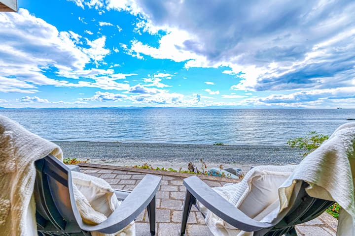 Beachfront Studio W/ Lovely Views, Private Patio - Point Roberts, WA