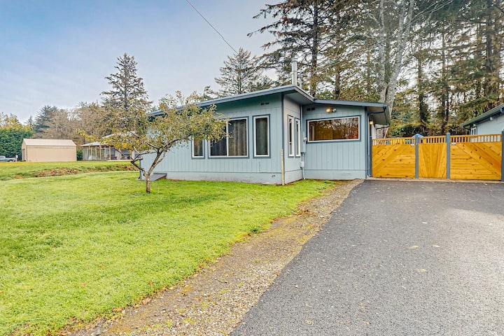 4br Property With Wood Stove, Gas Grill, & W/d - Coos Bay, OR