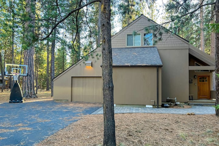 4br Two-story Retreat Among The Trees - Sisters, OR