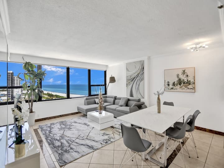 Beautiful Condo In Resort W Beach Service /1004 - Miami Beach, FL
