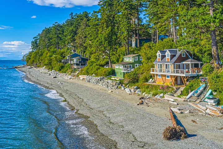 2 Br Beachfront Cottage W/ Grill & Expansive Deck - Point Roberts, WA