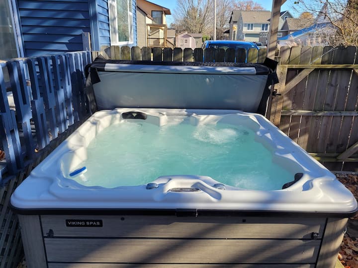 Restoration - Hot Tub, A/c, And Great Location! - Frankfort