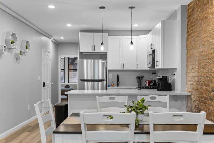 Brooklyn Charm: Your Home Away From Home Awaits - Rego Park - Queens NY