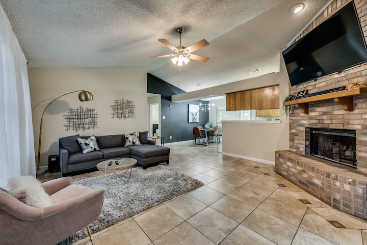 Charming Home / Great Location / Outdoor Living - C&A, North Richland Hills
