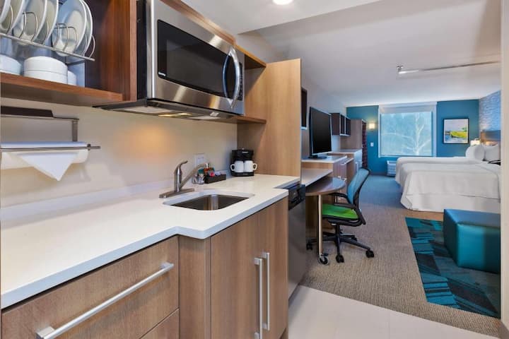 Modern Elegance! 3 Pet-friendly Units! Onsite Pool - Wrightsville Beach, NC