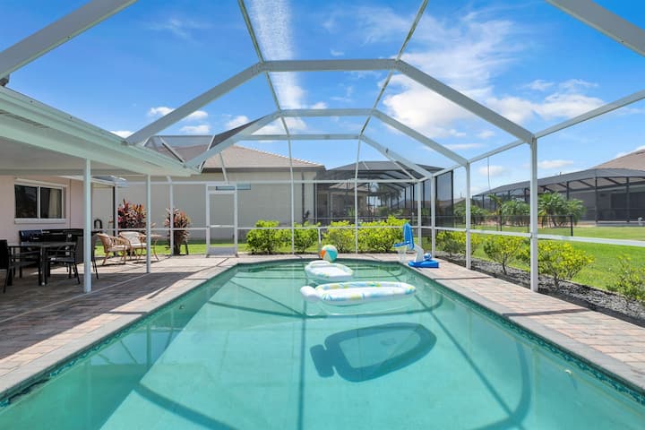 By Cape Harbor Marina, Live Music, Boats And Food - Cape Coral, FL