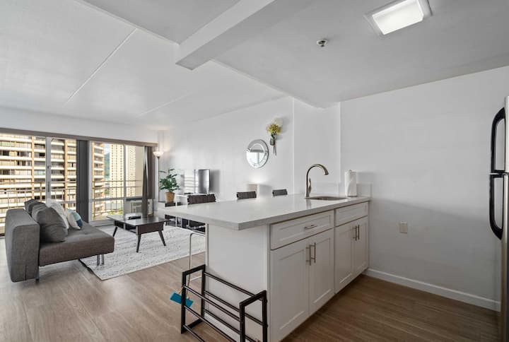 Ilikai 1417 Remodel City / Mountain Views 2 Double - Honolulu, HI
