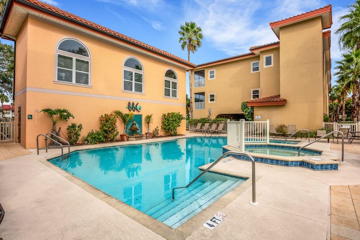 Spacious Beach Townhome With Private Beach Access - Anna Maria, FL