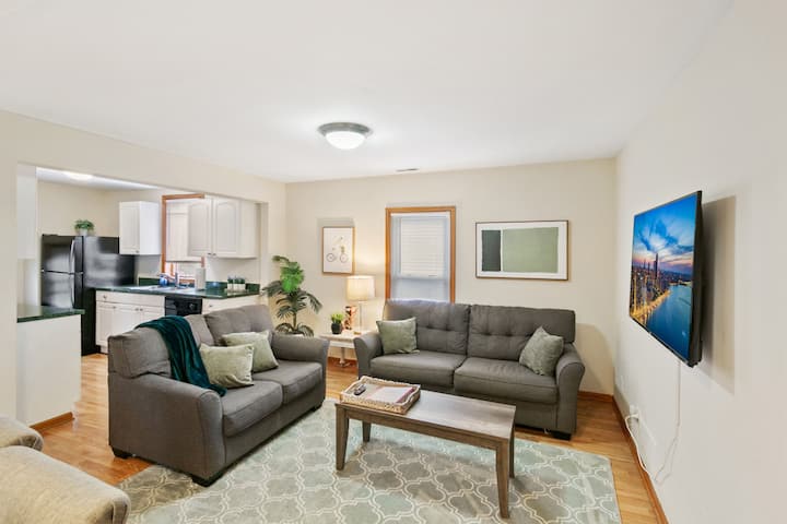 Charming Apt In Dt Libertyville - Near Naval Base - Condor, Gurnee