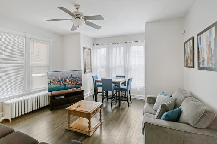 Modern Apt In Dt Libertyville Near Naval Base - Libertyville, IL