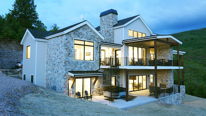 The Pickleball Gathering Place - Huntsville, UT