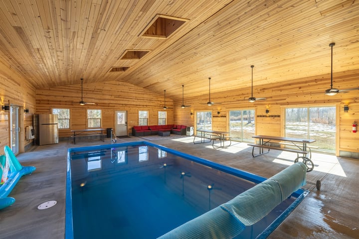 Highland Lodge With Indoor Saltwater Pool - Ohio