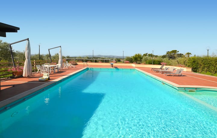 3 Bedroom Pet Friendly Home In Arezzo - Arezzo