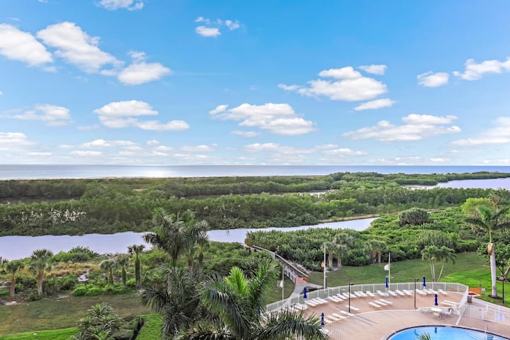 Beachfront Condo W/ Pool/gym/grills/pickleball - Marco Island, FL