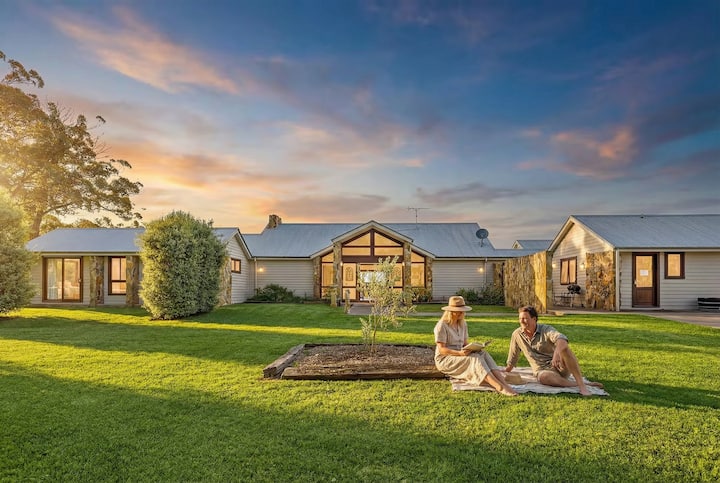 Exeter Vineyard Estate - Private Hilltop Estate - Exeter