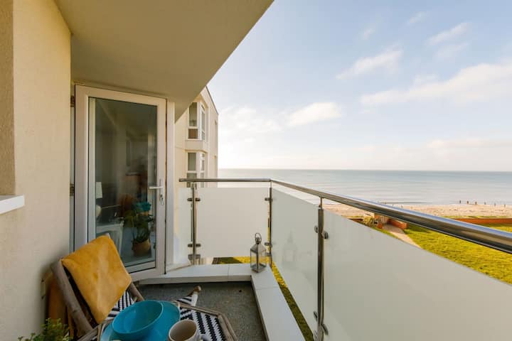 Two Bed Seafront Escape In East Wittering - East Wittering