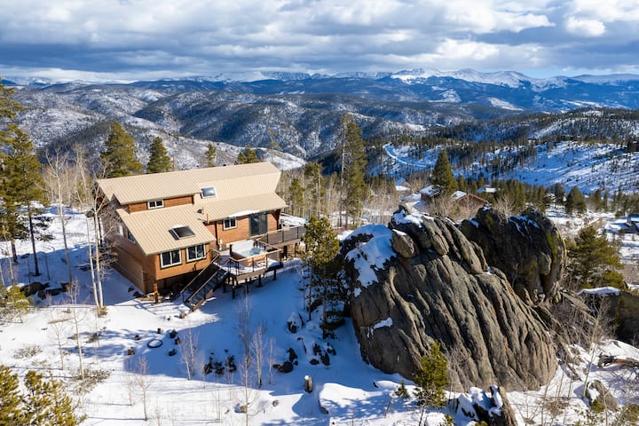 Big Views 4 Bed Home, Pet Friendly + Hot Tub! - Granby, CO