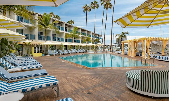 Marina Del Rey Hotel - Marina Views And Pool - Santa Monica, CA