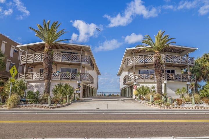 Cypress N Sun On Gulf: Water Views & Beach Access - Indian Shores, FL