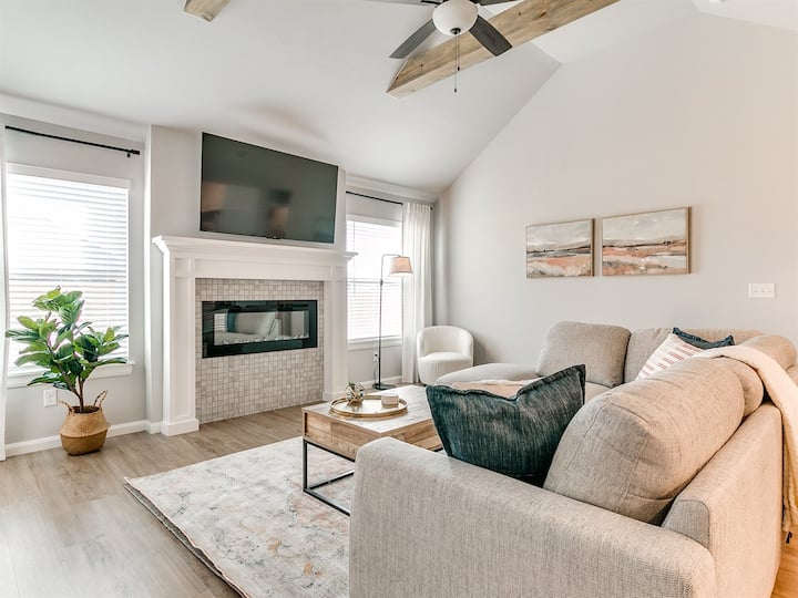 Spacious New Construction In Gated Community! - Broken Arrow, OK