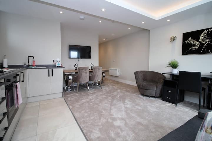 Newport Road (Free Parking) - Cardiff