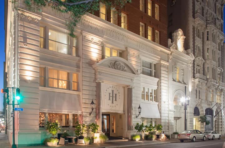 Tasteful And Serene With Partial City Views - New Orleans, LA