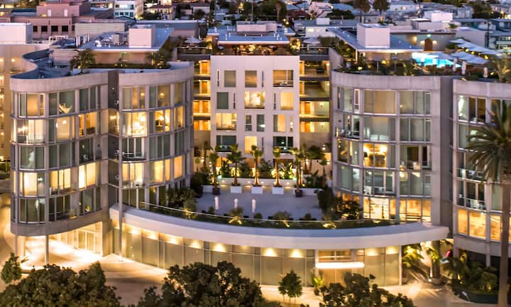 Stylishly Reno’d 1920s Landmark Building - Santa Monica, CA