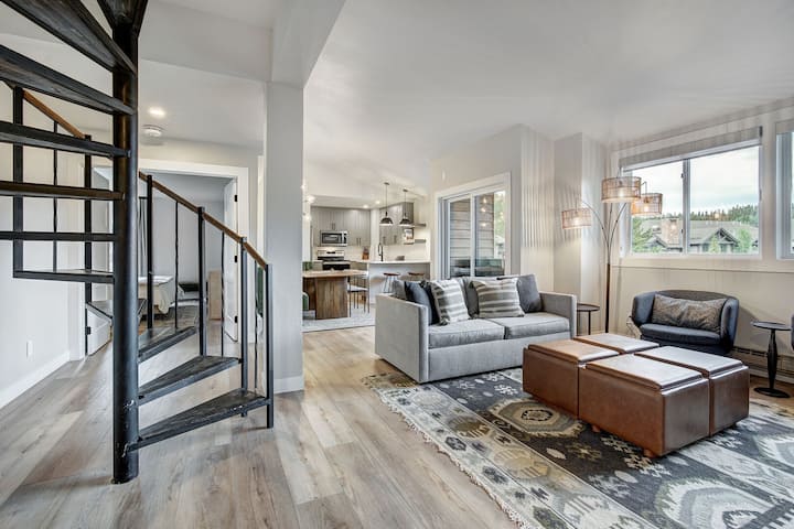 Slopeside Retreat In Downtown Breck | Hot Tub/pool - Breckenridge, CO