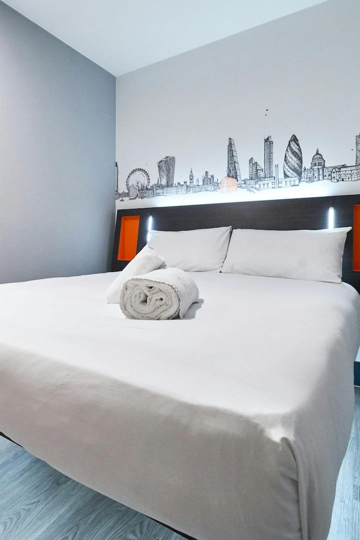 Basic Double Near Brick Lane Market - London