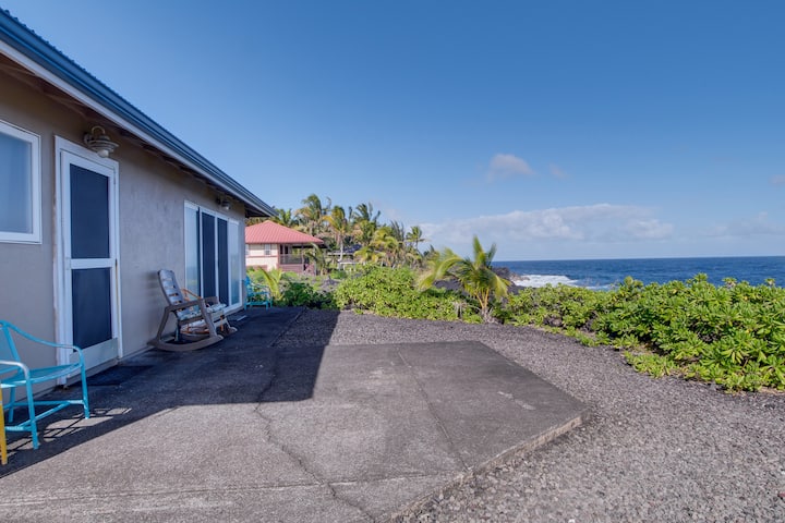 Oceanfront Keaau Gem: Ocean & Sunrise Views, Pool - Hawaii