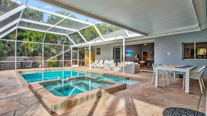 Steps To Img Golf! Heated Pool, Spa, Game Room! - Anna Maria Island, FL