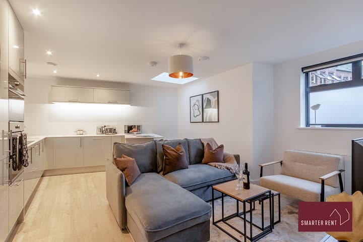 Wokingham - 2 Bedroom - Modern 1st Floor Flat - Wokingham