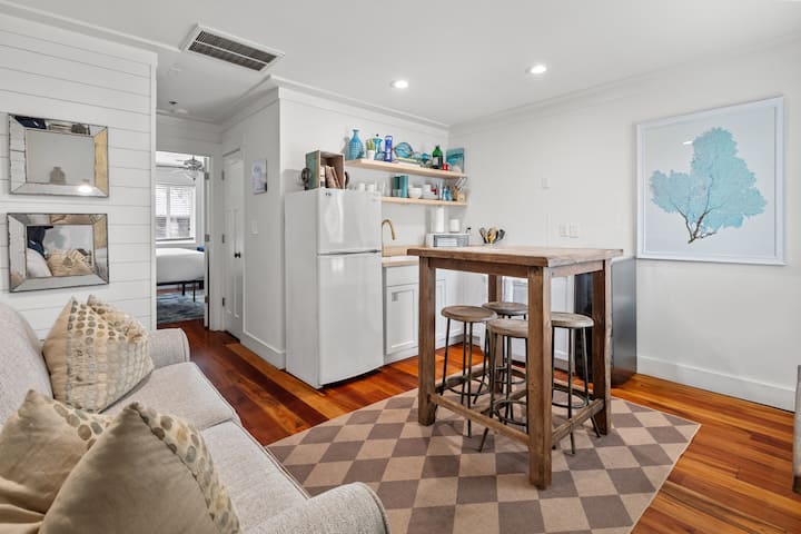 The Folly Feeling, 1 Block To Beach - Folly Beach, SC