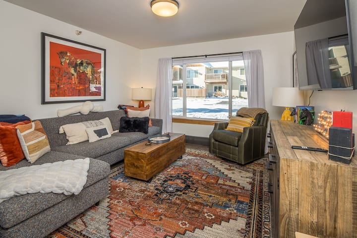 Remodeled, Cozy Condo Near Big Sky Resort! - Big Sky, MT