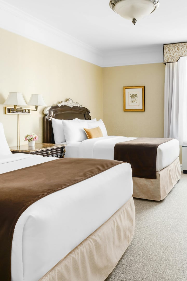 Keep Your Crew Together In The Deluxe Suite - Manhattan, NY