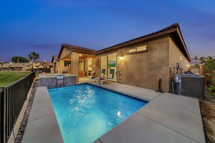 Desert Harmony: Pool Spa Pet Friendly Ev Charger! - Indio, CA