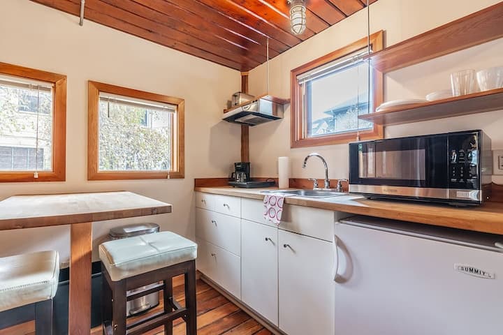 Charming Two-level Retreat - Seattle, WA