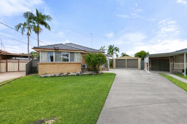 Contractors Welcome | Spacious 4br+free Parking - Kingswood