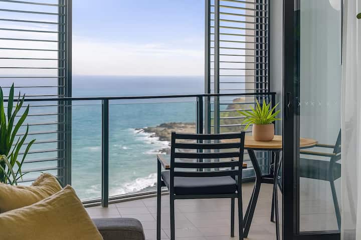 Stylish Retreat - Ocean Views & Parking - Newcastle
