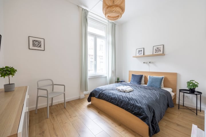 Central Grand Apartment W/ 5bedroom, 2bahtroom - Budapest
