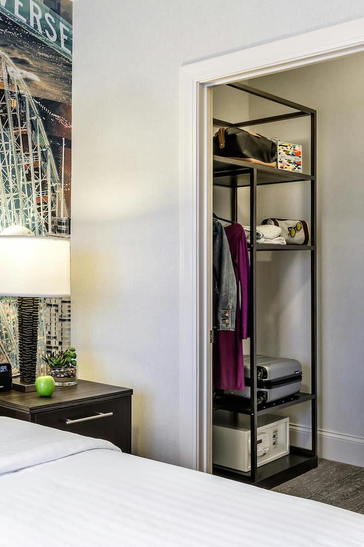 Lincoln Park Gem With Storied Jazz & Rock History - Chicago, IL