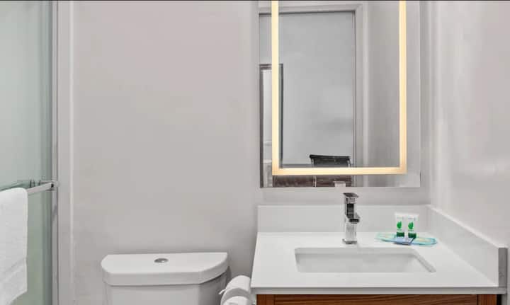 Low-key Queen Room With Free Wifi - Encinitas, CA